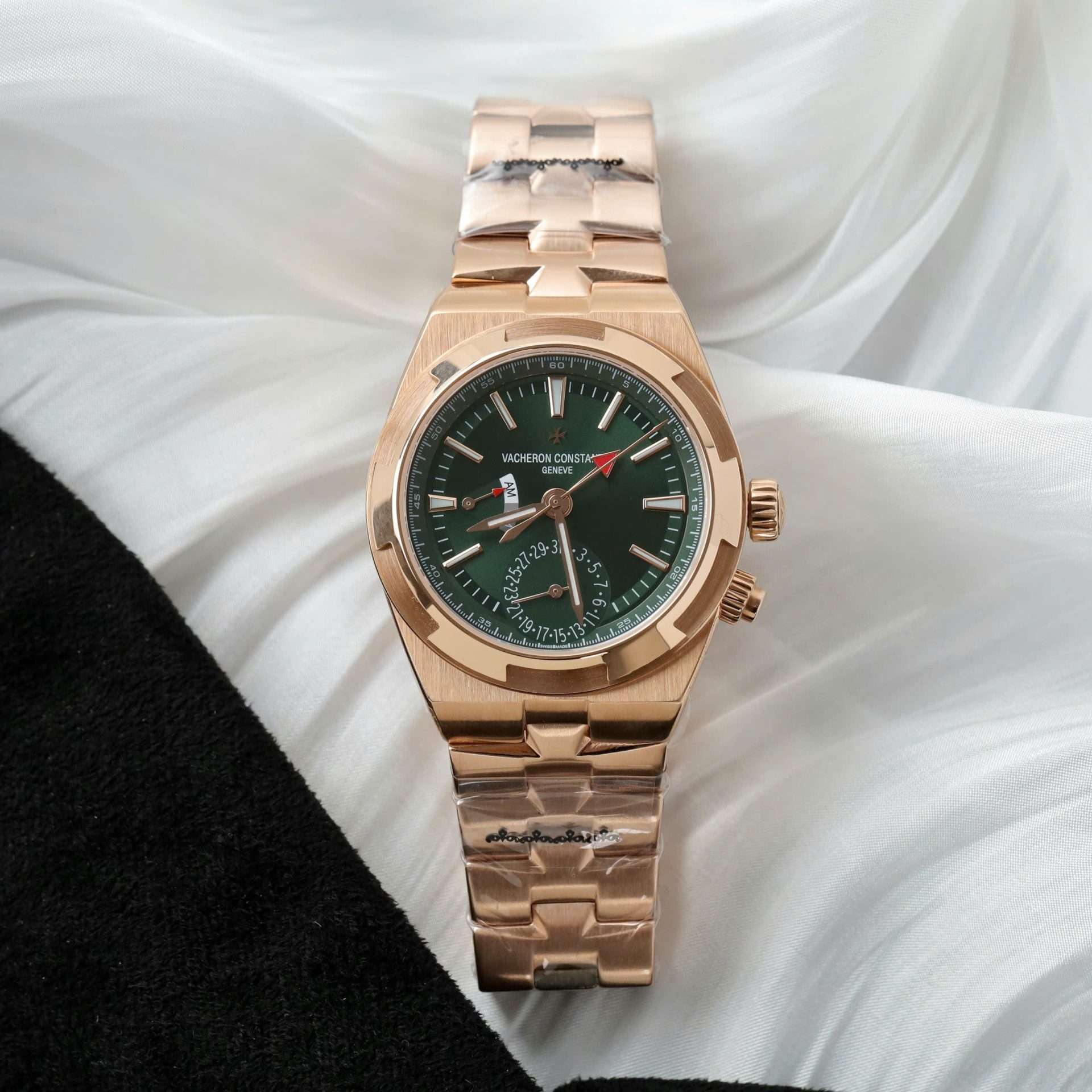 Vacheron Constantin Overseas Dual Time 7920V Replica 1:1 Green Dial ...